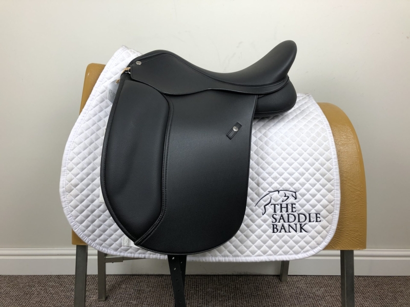 17 inch Wintec 500 WIDE Dressage with HART Black | The Saddle Bank