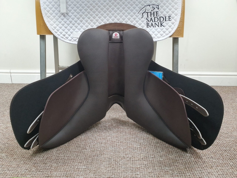 17 inch Wintec 2000 Wide AP All Purpose Brown Adjustable - N0523