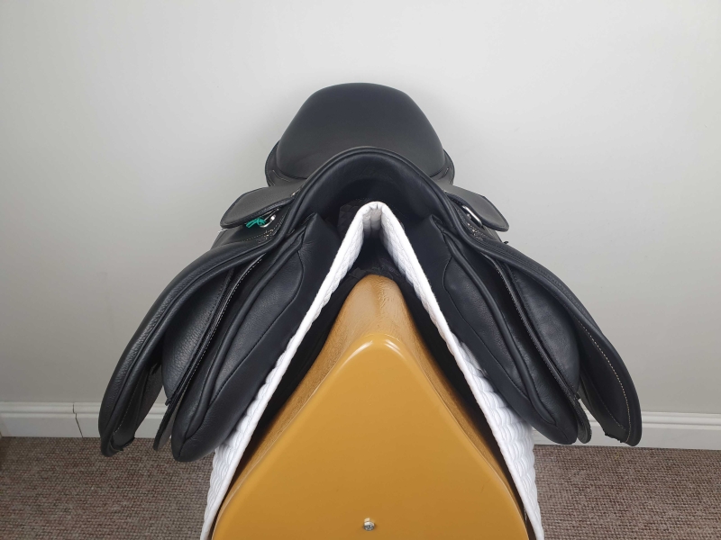 17 inch Cavaletti Collection Covered Leather Dual Flap Jump Black ...