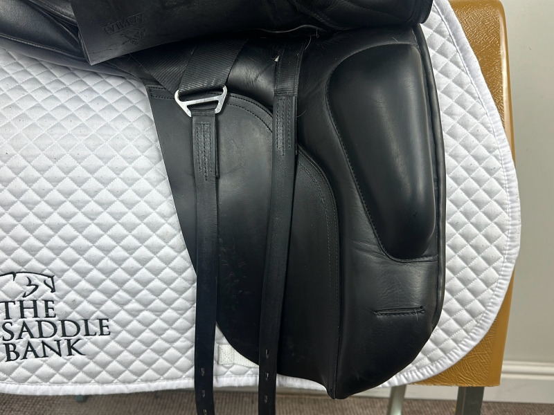 17.5 inch Fairfax Classic Open Seat Dressage MDO Black Adjustable - S6174