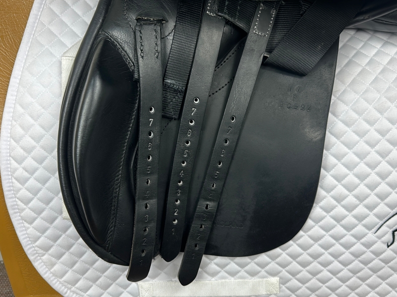 17 inch Ideal VSD Absolute Black Medium Wide - C2763