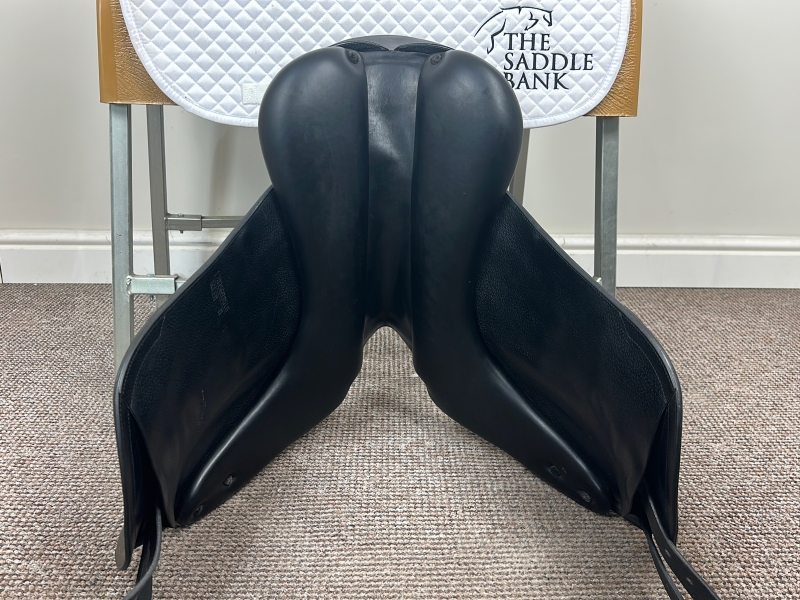 17 inch Equipe Olympia Black Medium Wide - C2789