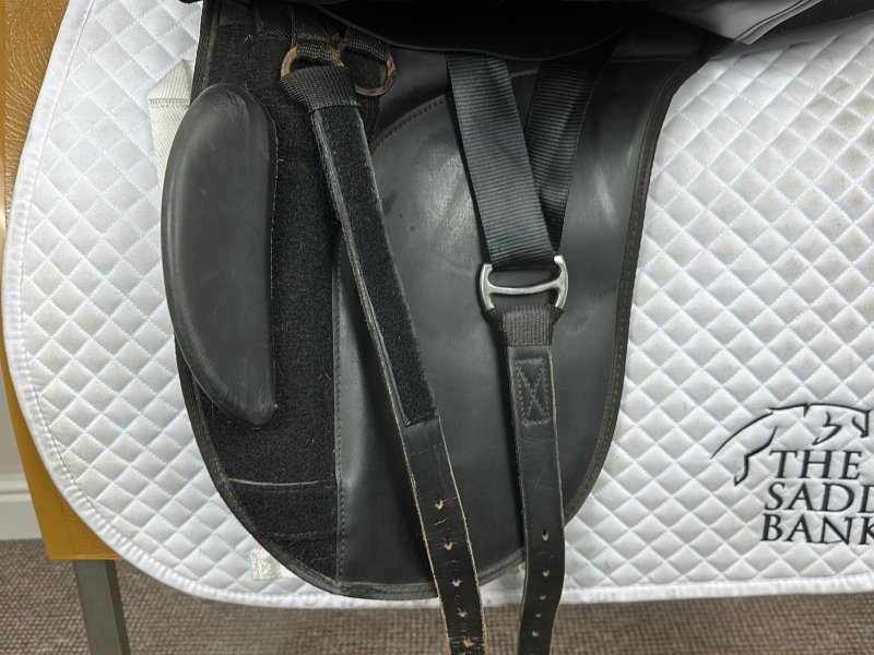 17.5 inch Thorowgood T4 Dressage MDR Black Adjustable - S4665