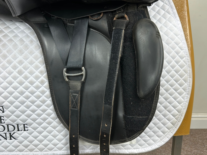 17.5 inch Thorowgood T4 Dressage MDR Black Adjustable - S4665