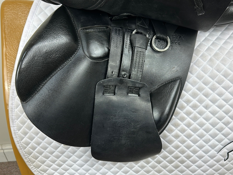 17 inch Fairfax Classic Cupped Flap Jump MJC Black Adjustable - S4694