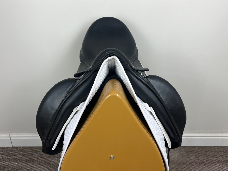 17 inch Equipe Olympia Black Medium Wide - C2789