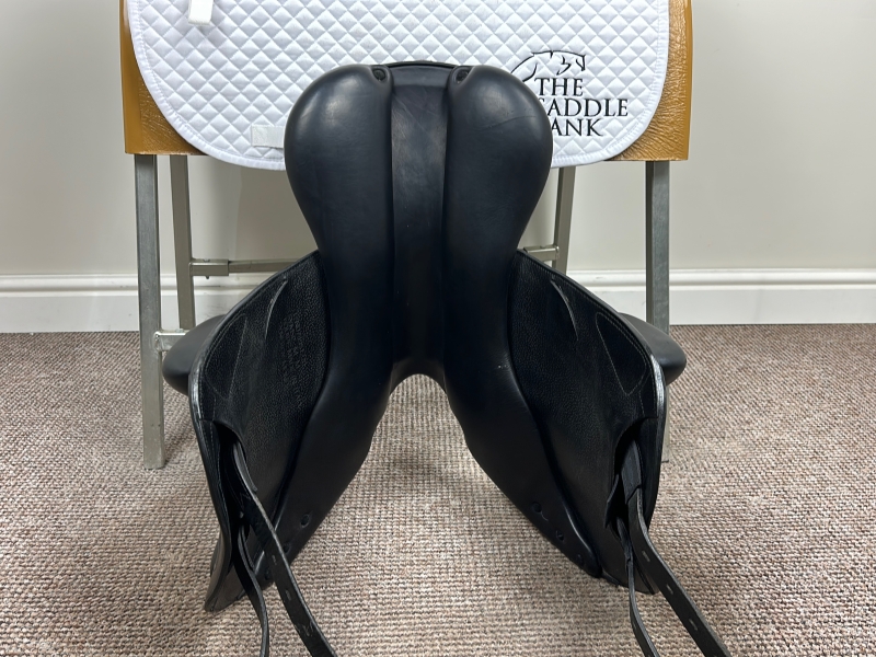 17 inch Equipe Synergy Special Monoflap Black Medium - C2853