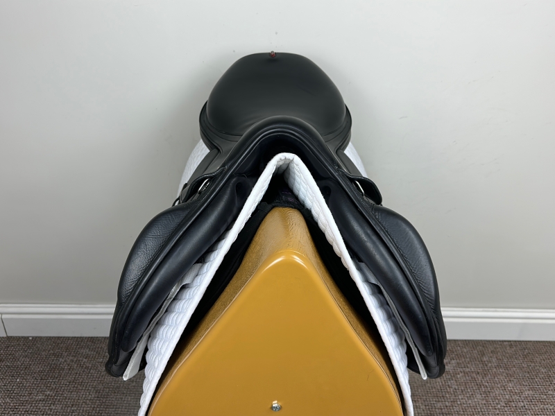 17 inch Equipe Synergy Special Monoflap Black Medium - C2853