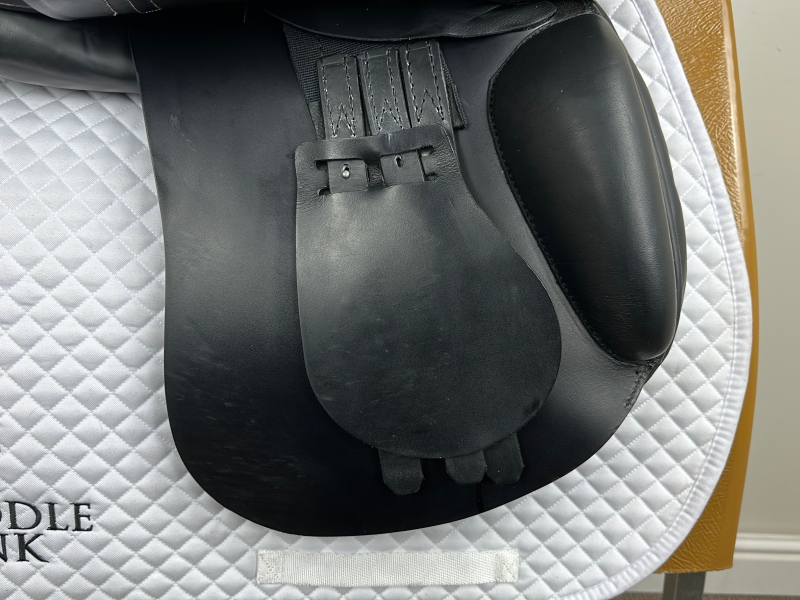 17 inch Prestige Roma VSD Black Medium Wide - C2891