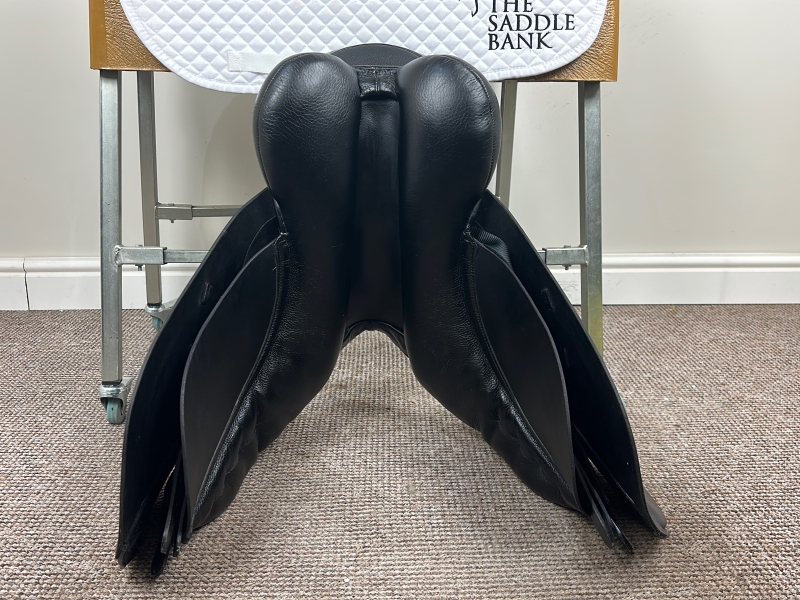 17.5 inch Albion K2 VSD Black Extra Wide - S5034