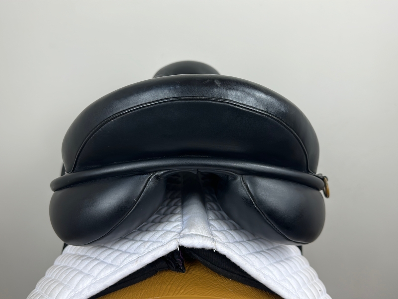 17.5 inch Ideal VSD Black Medium Wide - C2969