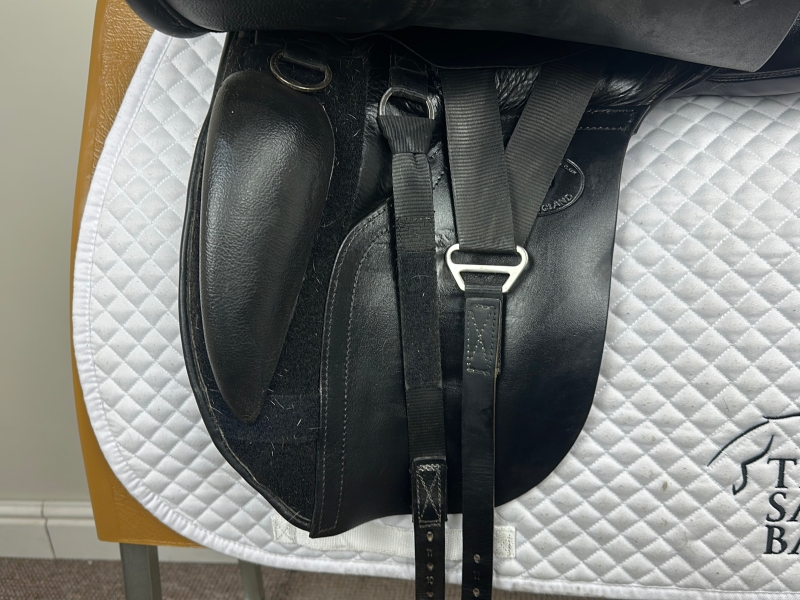 17.5 inch Kent and Masters Original Dressage MDR Black Adjustable - S5251