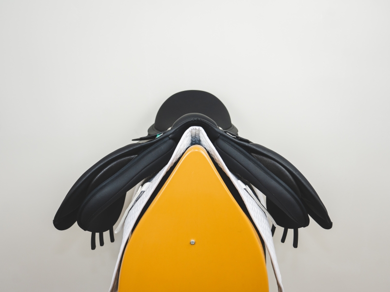 16.5 inch Wintec 500 Wide All Purpose Black Adjustable - N2025