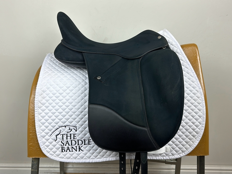17.5 inch Wintec Isabell Dressage Black Adjustable - S7560