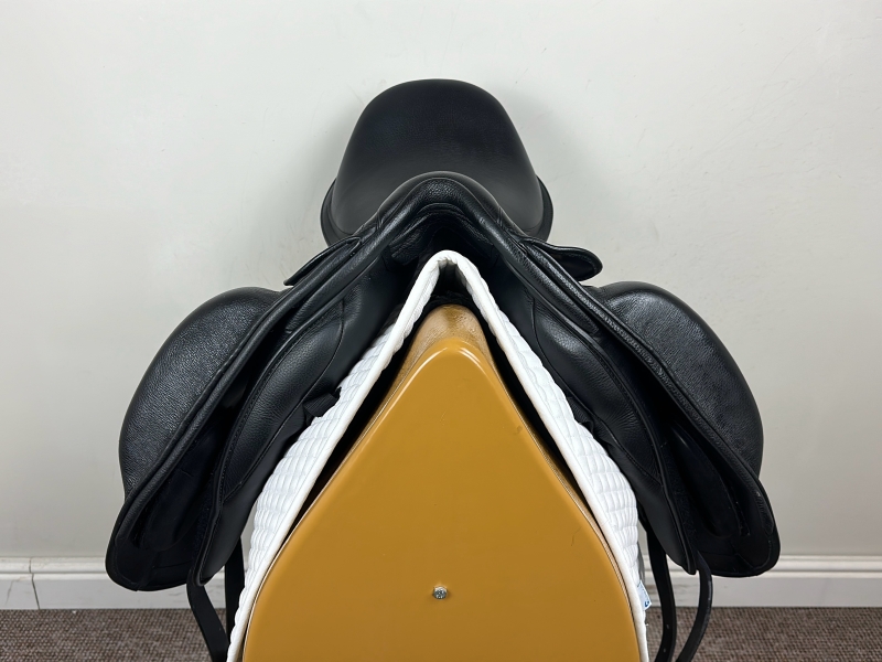 17.5 inch Kent and Masters Competition Series Monoflap Dressage Black ...